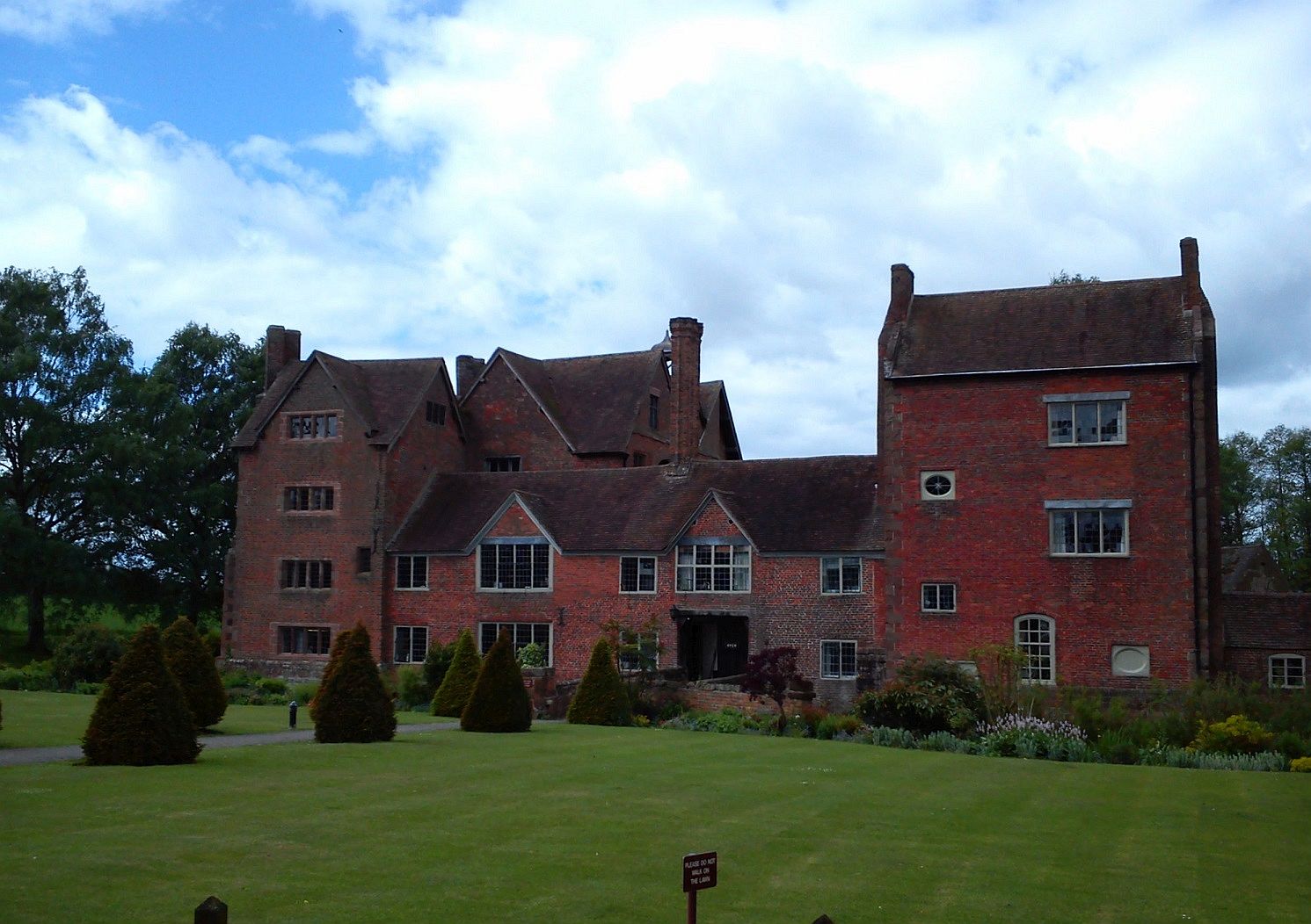 Harvington Hall - The Tudor Society